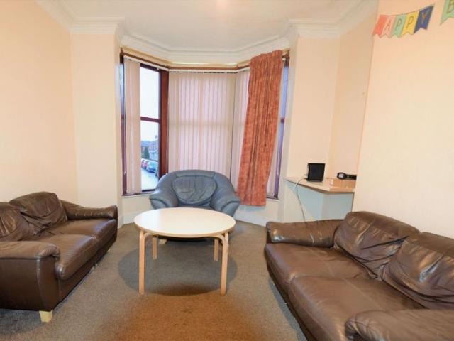 4 bedroom House in Cardigan Lane, Leeds