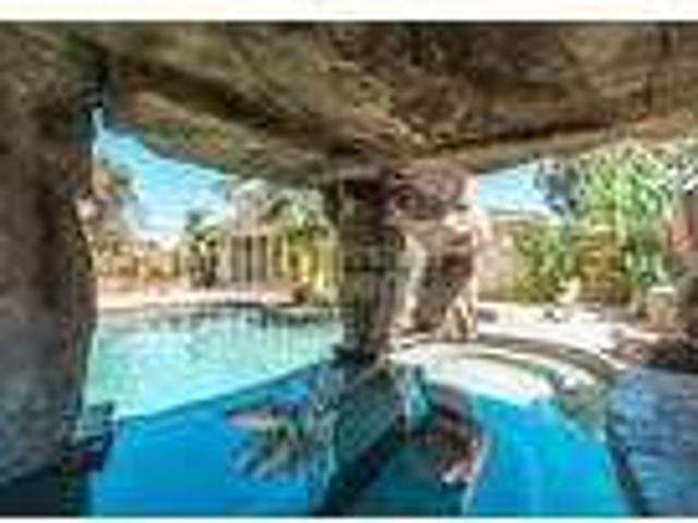 4 Bedroom house in Carlsbad, walk to beach!