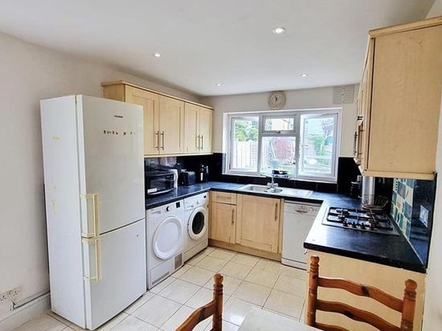 4 bedroom house in Croydon