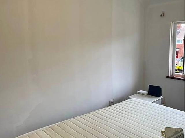 4 bedroom house in Borehamwood