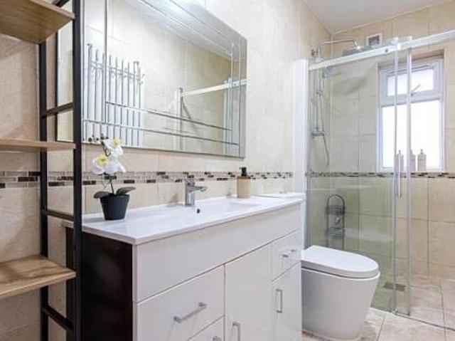 4 bedroom house in Barnet