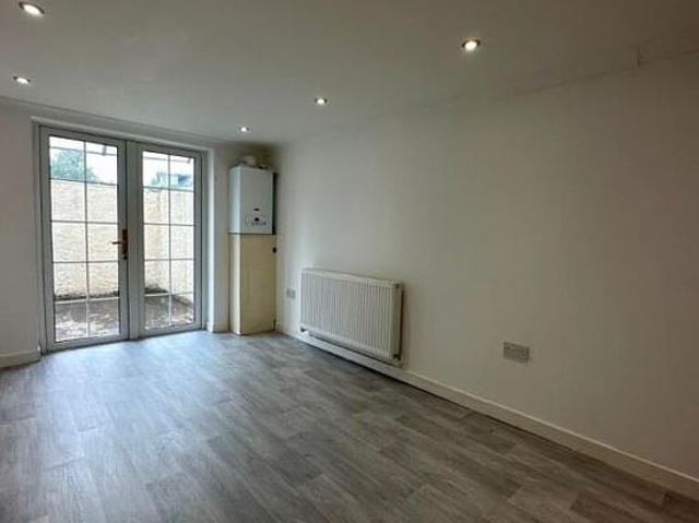 4 bedroom house in Glasgow