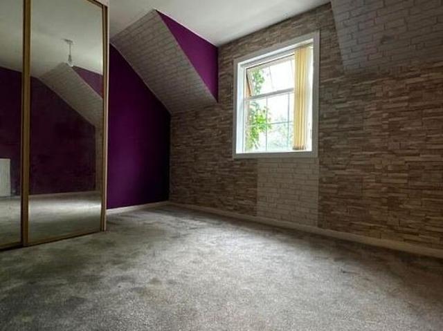 4 bedroom house in Glasgow