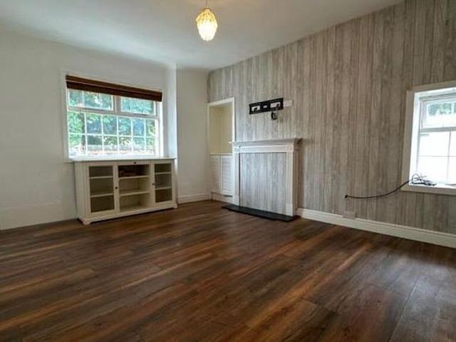 4 bedroom house in Glasgow