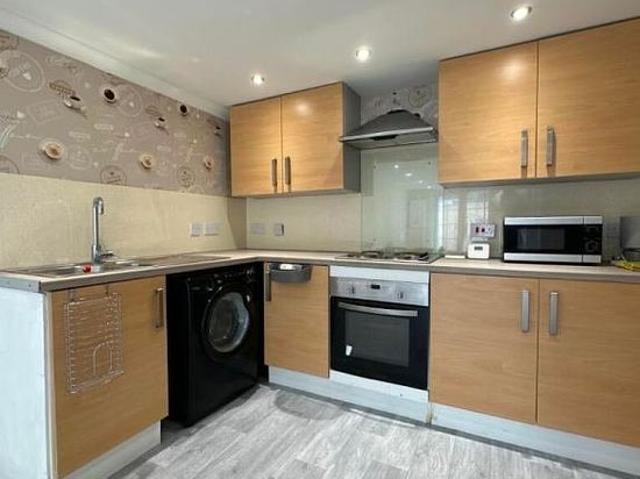 4 bedroom house in Glasgow