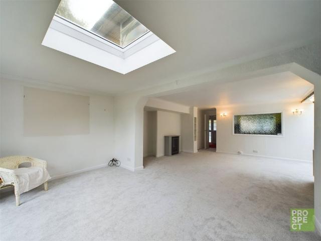 4 bedroom House in Frimley Grove Gardens, Camberley