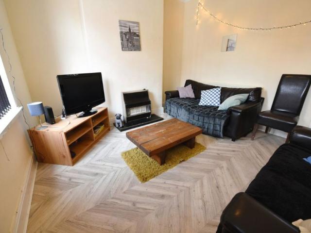 4 bedroom House in Harold Grove, Leeds