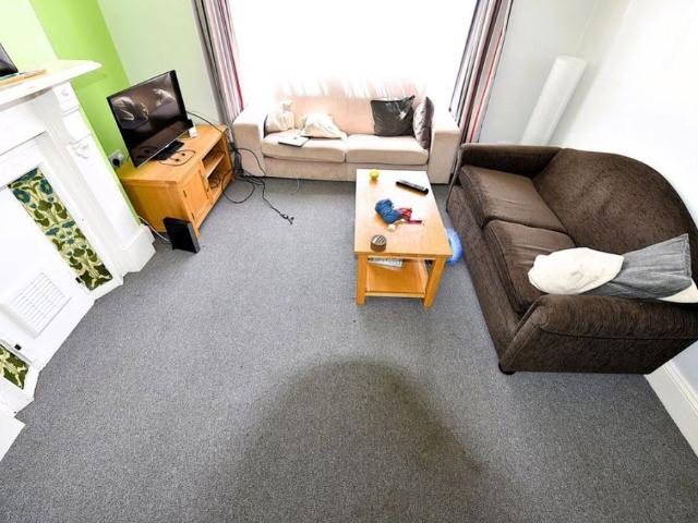 4 bedroom House in Hessle Avenue, Leeds