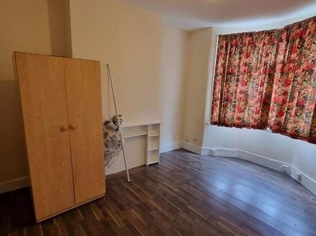 4 bedroom house in Ilford