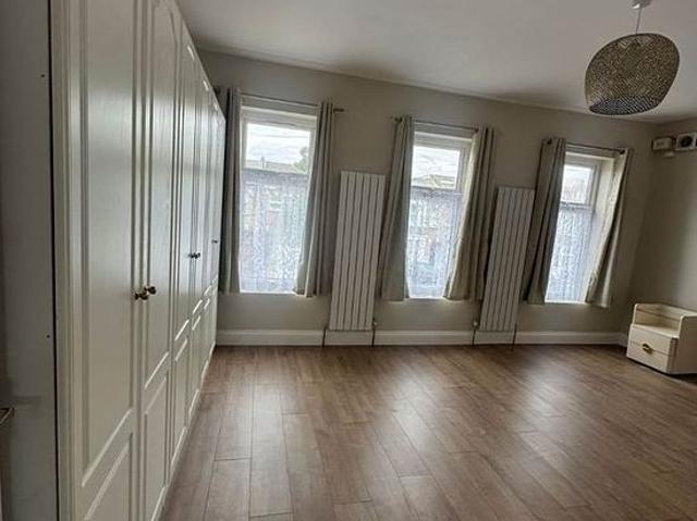 4 bedroom house in London