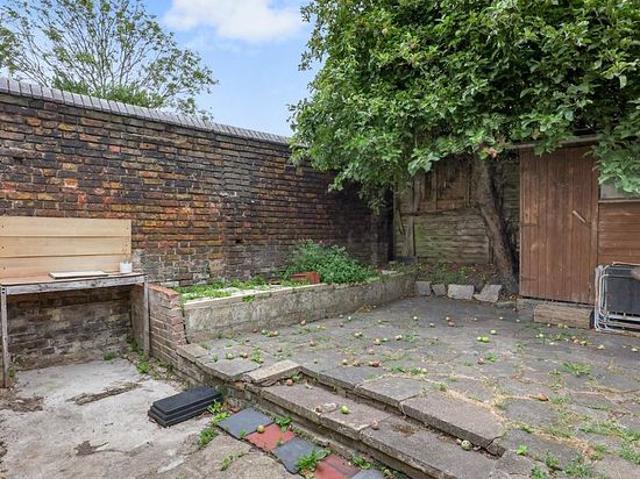 4 bedroom house in London