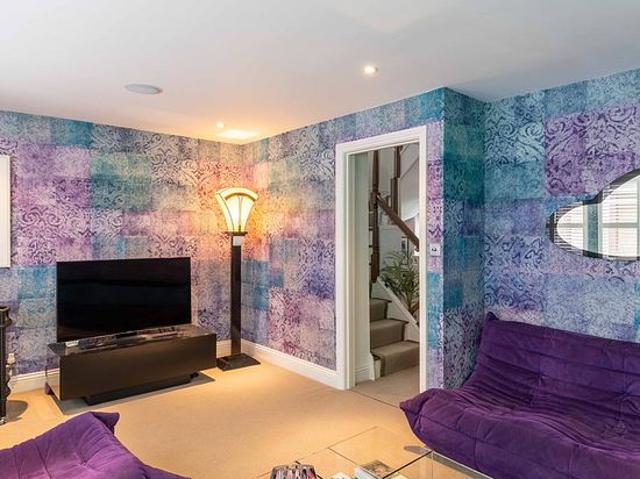 4 bedroom house in London