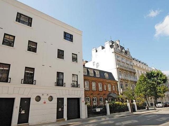 4 bedroom house in London