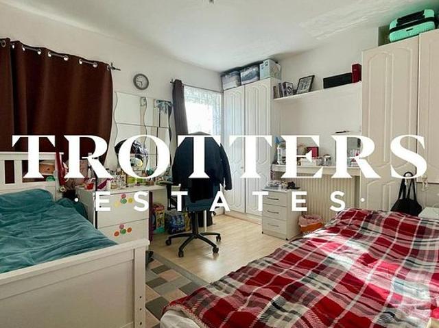 4 bedroom house in London