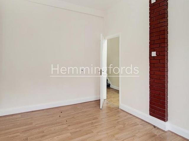 4 bedroom house in London