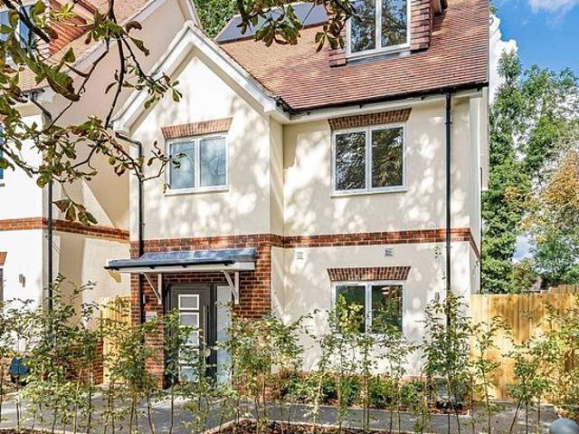 4 bedroom house in London