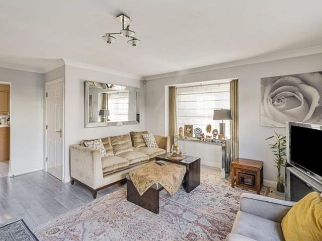 4 bedroom house in London