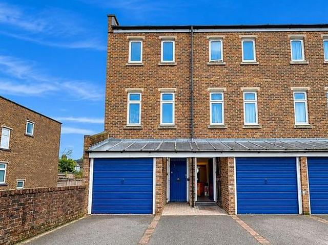 4 bedroom house in London