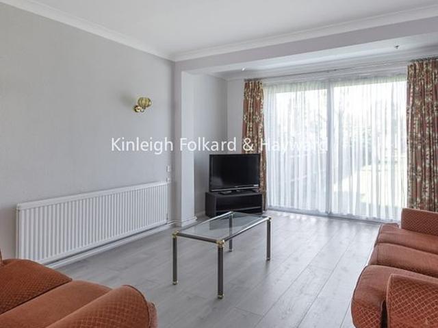 4 bedroom house in London