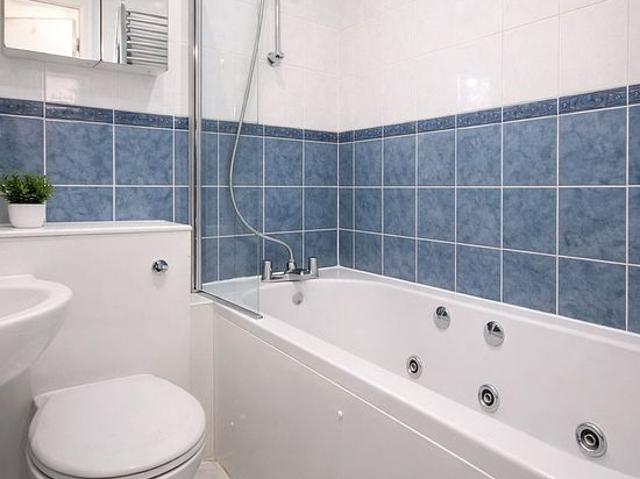 4 bedroom house in London