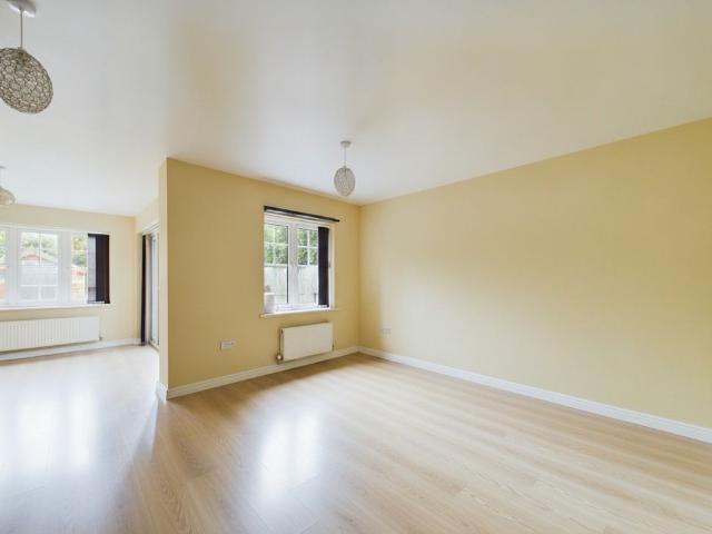 4 bedroom House in Larchfield Road, Maidenhead