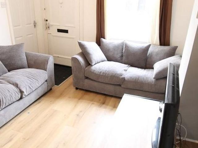 4 bedroom house in Leeds