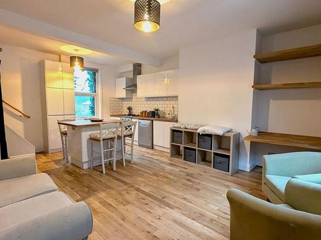 4 bedroom house in Leeds