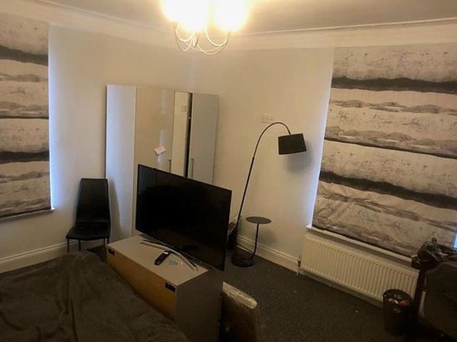 4 bedroom house in Leeds