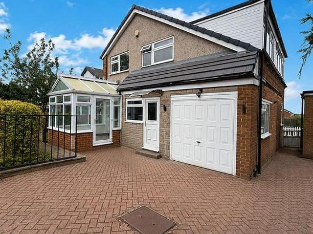 4 bedroom house in Leeds
