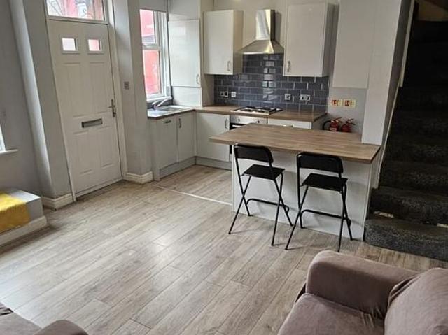 4 bedroom house in Leeds