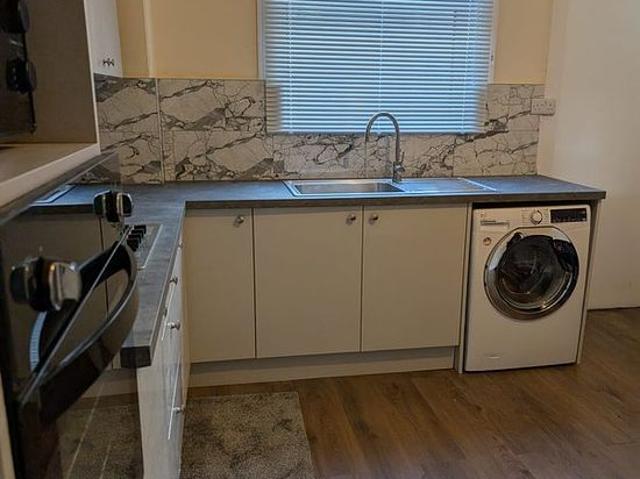 4 bedroom house in Leeds