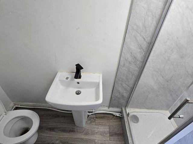 4 bedroom house in Leeds