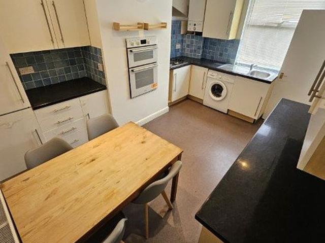 4 bedroom house in Leeds