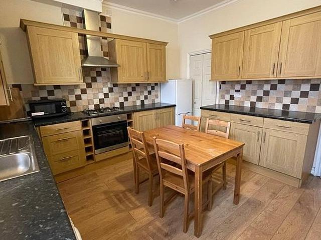 4 bedroom house in Leeds