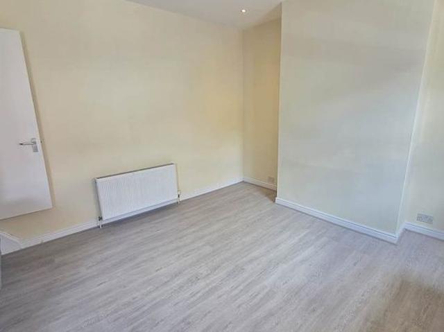 4 bedroom house in Leeds