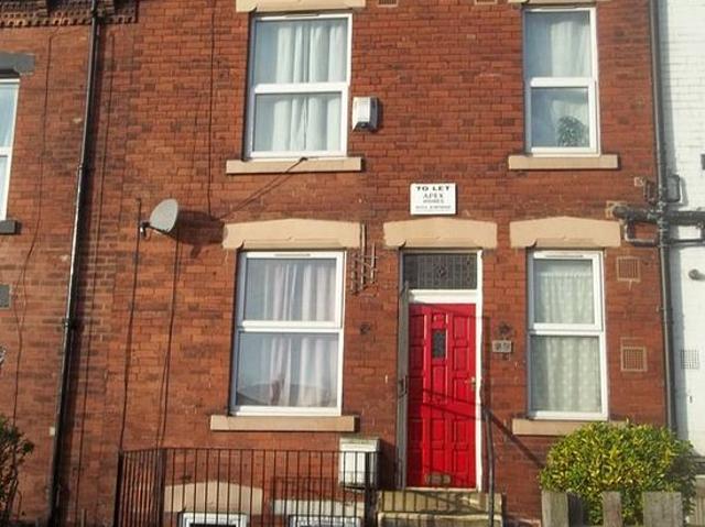 4 bedroom house in Leeds