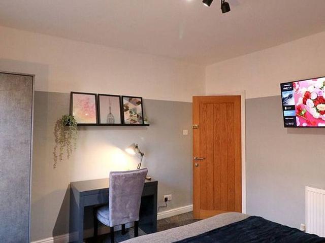 4 bedroom house in Leeds