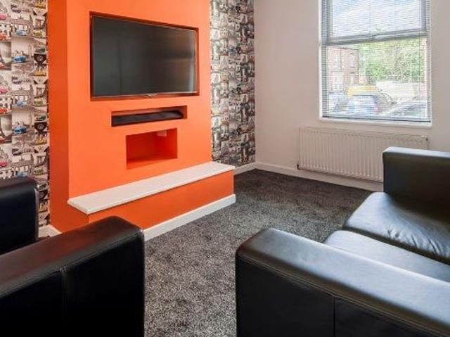 4 bedroom house in Leeds