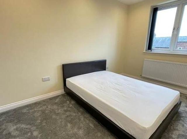 4 bedroom house in Leeds
