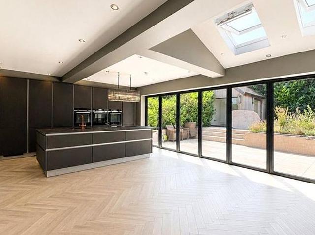 4 bedroom house in Liverpool