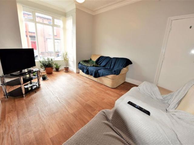 4 bedroom House in Norwood Place, Leeds