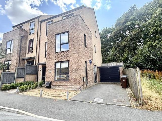 4 bedroom house in Sheffield