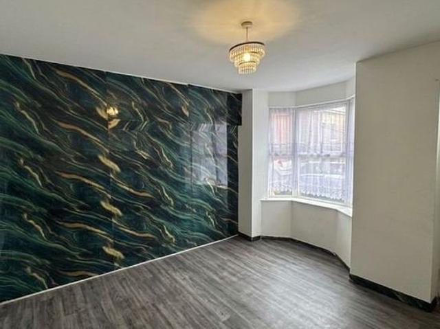 4 bedroom house in Sheffield