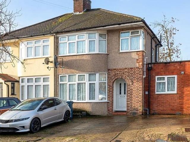 4 bedroom house in Stanmore