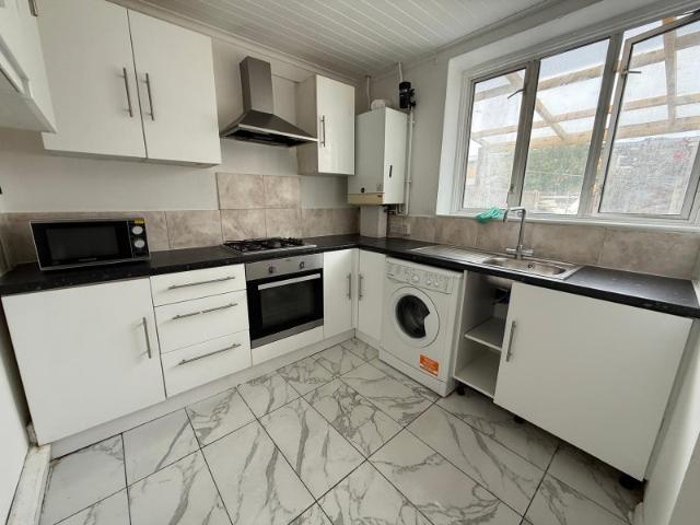 4 bedroom House in Stepney Green