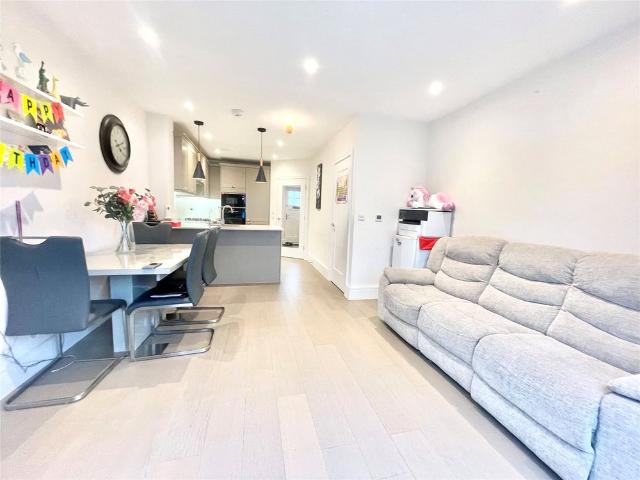 4 bedroom House in Sunapee Road, Reading