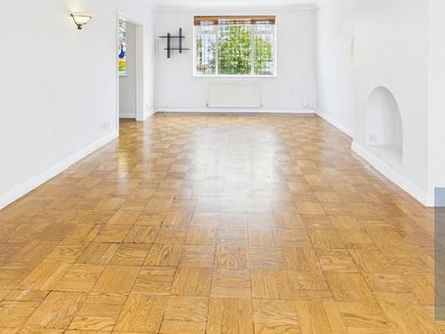 4 bedroom house in Ruislip
