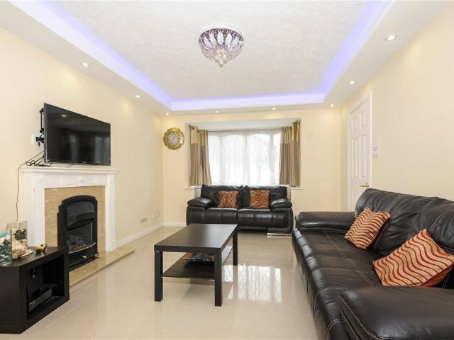 4 bedroom House in Walsh Avenue, Bracknell