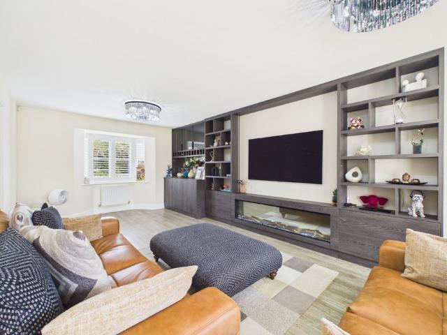4 bedroom House in Wilder Crescent, Reading