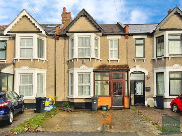 4 Bedroom House Ilford Greater London LS98404469